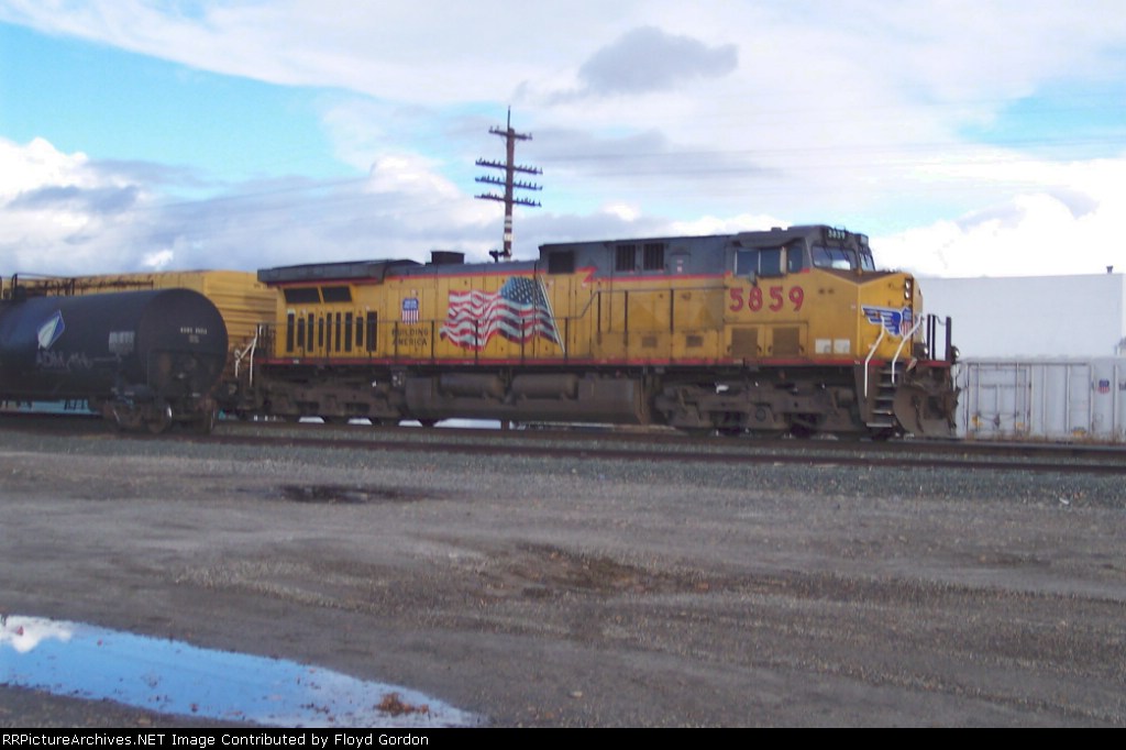 UP 5859 Distributed Power